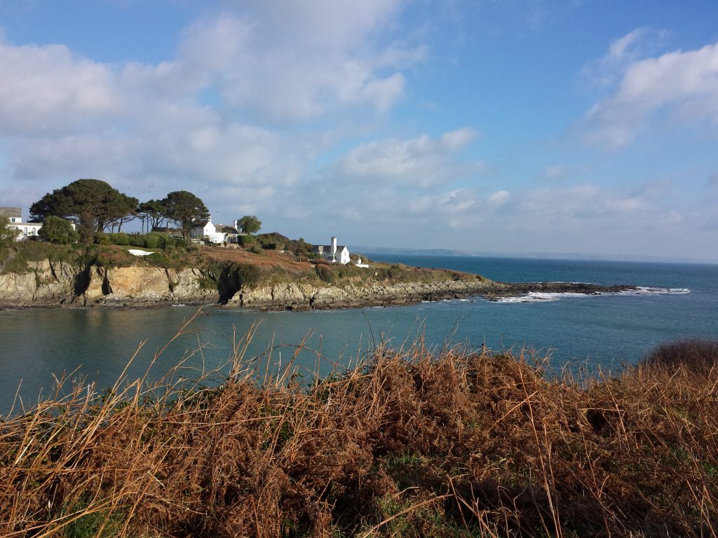 walking past Chapel Point – ‘SKYSAIL’ Cornish Holiday House